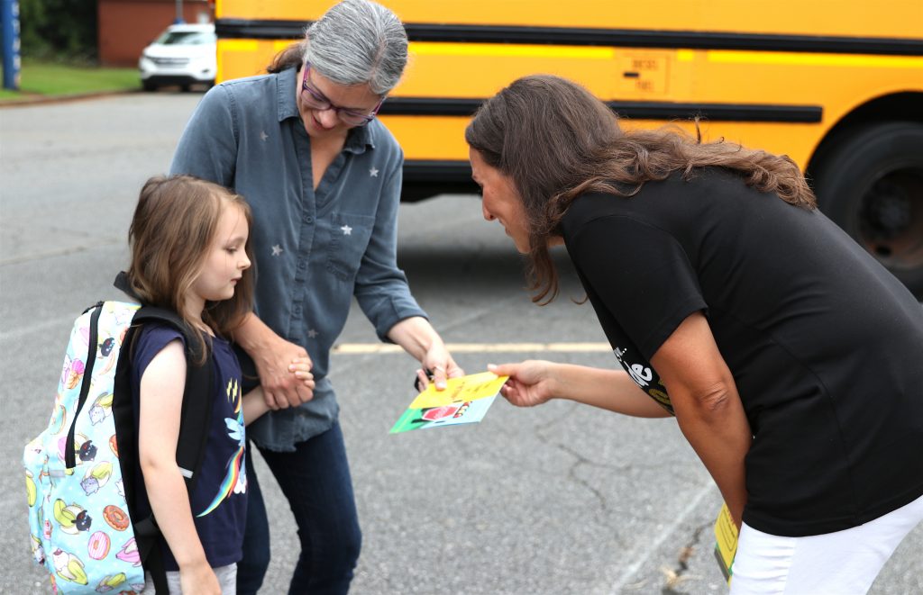 Nicholson Elementary students get ready for school on 'ride-along' day ...